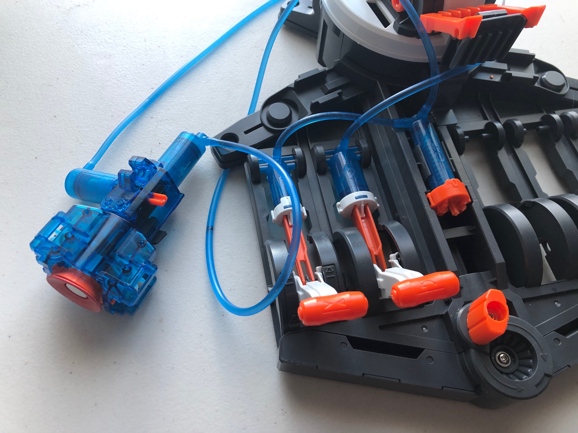 STEM toy review: hydraulic robot arm - janjanjan